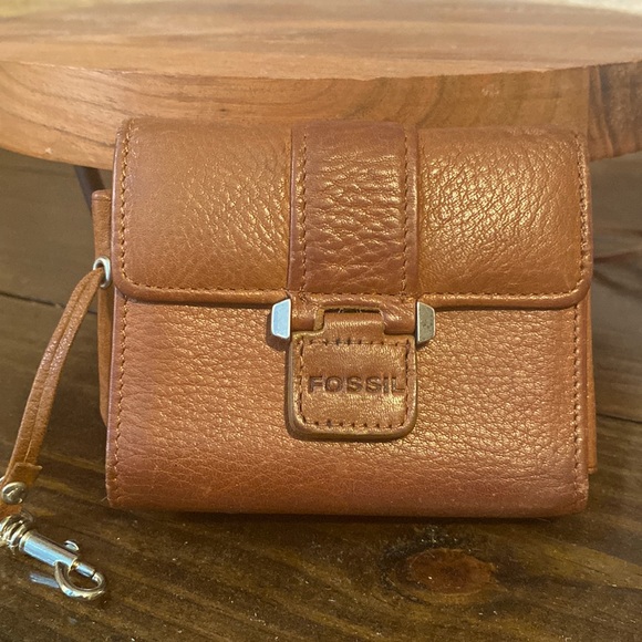Fossil | Bags | Fossil Leather Keychain Id Holder Mini Wallet | Poshmark